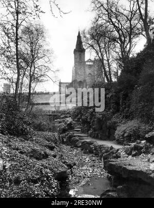 Dunfermline, Scotland: c. 1922 The famous abbey where King of Scots ...