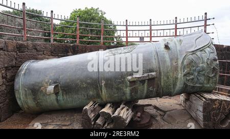 Biggest Cannon of Bahamani Empire of 55 tons, Malik-E-Maidan Cannon ...