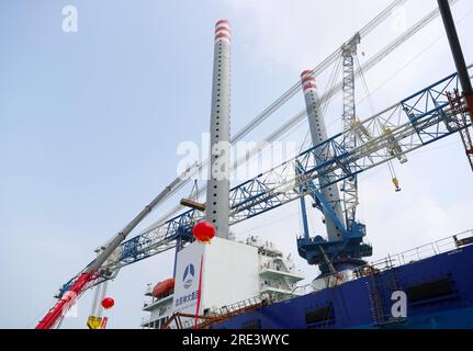 The 1,200-ton jack-up offshore wind power installation platform "Huaxia ...