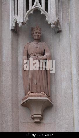 King statue on the renovated and relocated Coventry Cross, Coventry, UK ...
