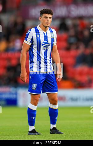 Sheffield Wednesday forward Bailey-Tye Cadamarteri (42) scores a GOAL 1 ...