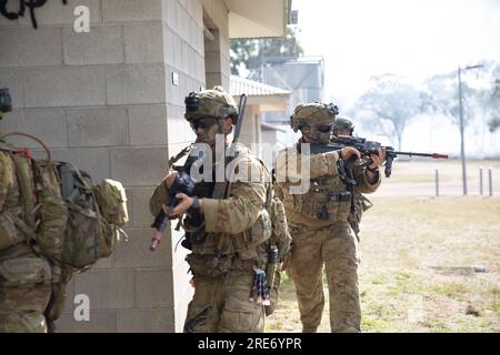 German Army Soldiers conduct a MOUT(Military Operations on Urban ...