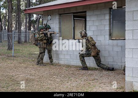 German Army Soldiers conduct a MOUT(Military Operations on Urban ...