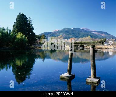 Lake Kinrin at Yufuin Hot Springs Stock Photo - Alamy