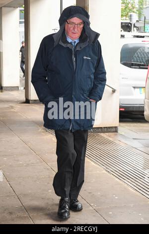 John Letby, the father of nurse Lucy Letby, arrives at Manchester Crown ...
