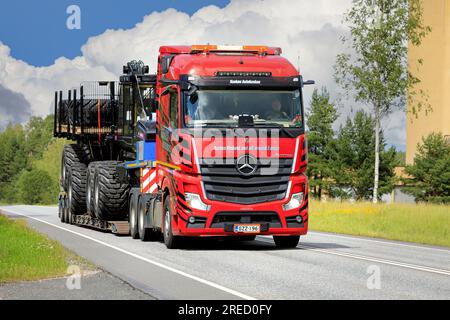 Truck hauls Logset 12F GT forest forwarder on Faymonville low-loader ...