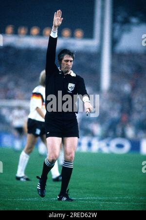 SOCCER. KEITH HACKETT, REFEREE Stock Photo - Alamy