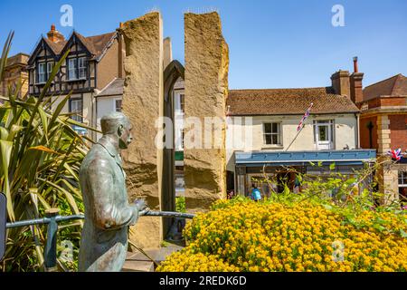 The Sir Edward Elgar memorial statue in Great Malvern Stock Photo - Alamy