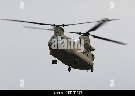 D-483, a Boeing CH-47F Chinook heavy-lift helicopter operated by the ...