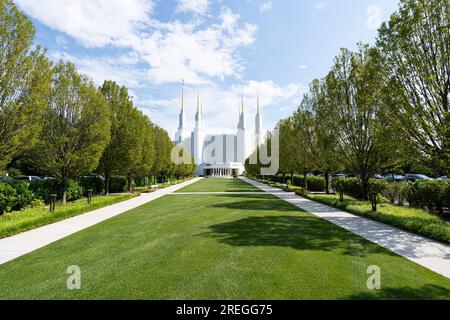 Washington D.C. Mormon Temple On A Sunny Day Stock Photo - Alamy