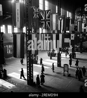 Chicago, Illinois: January, 1943 The Union Station concourse with the ...