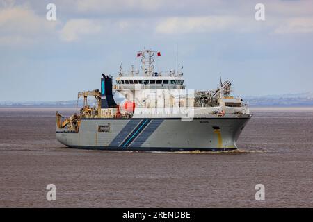 Cable laying vessel Decisive heading in to Avonmouth docks Stock Photo ...