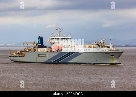 Cable laying vessel Decisive heading in to Avonmouth docks Stock Photo ...