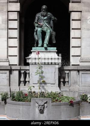 Standbeeld Hendrik Conscience door beeldhouwer Fr Joris (Statue of ...