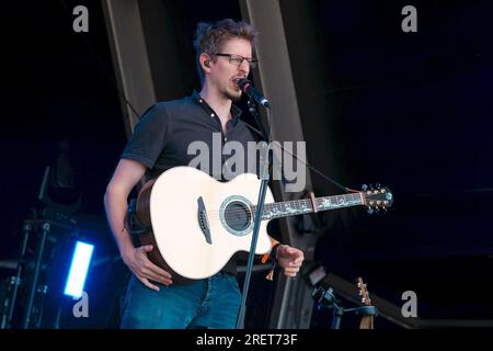 Jonathan "JD" Darley vocalist and guitarist with British a cappella ...