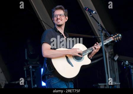 Jonathan "JD" Darley vocalist and guitarist with British a cappella ...