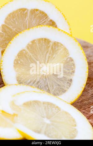 the flesh of a yellow lemon, cut into several parts, the lemon is sweet ...