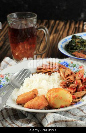 Nasi Rames Warteg, Indonesian Food for Family Dinner, Menu at Warung ...