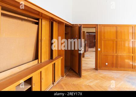 Room in Generalshotel Stalinist VIP arrivals lounge at Berlin airport ...