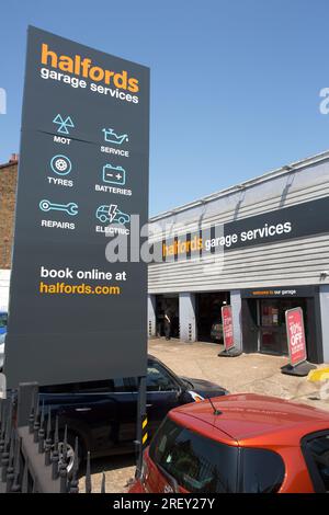 Halfords Garage Services Stock Photo - Alamy