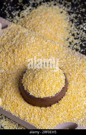 Crushed corn kernels for making corn flakes, small corn flakes for ...