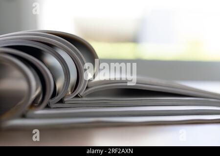 Magazines de publication Newspaper stack of magazines : publication ...