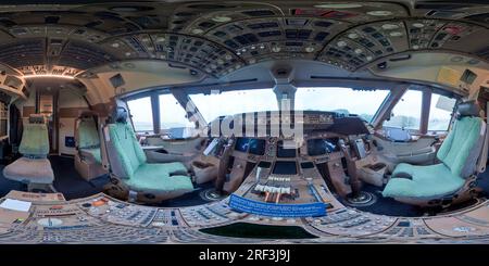 360° view of Boeing 747 G-CIVB Negus Cockpit Right Pilot Seat - Alamy