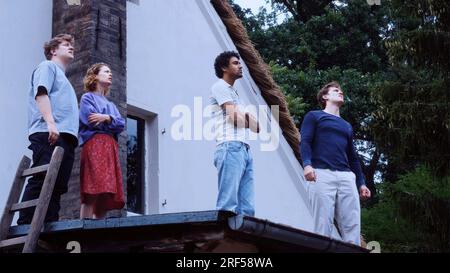 AFIRE, (aka ROTER HIMMEL), from left: Thomas Schubert, Paula Beer, 2023 ...