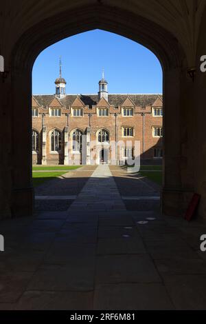 The St. John's College Bridge Arch in Cambridge, England, spans the ...