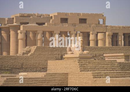 Skulptur Totengott Anubis, Großer Säulensaal Hypostyl, Ramesseum ...