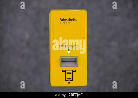 BVG Fahrschein Entwerter, Berlin, Deutschland Stock Photo - Alamy