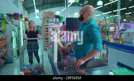 Interaction between Brazilian Female Shopper and Staff at South ...