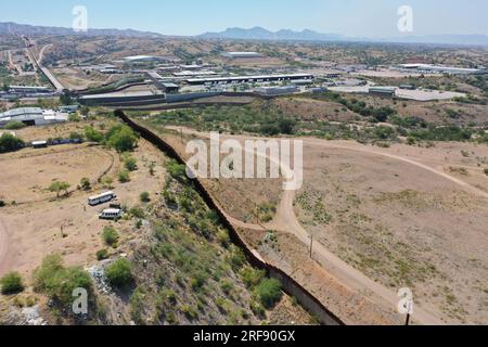 Garita Mariposa and customs in Nogales, Sonora Mexico and to the north ...
