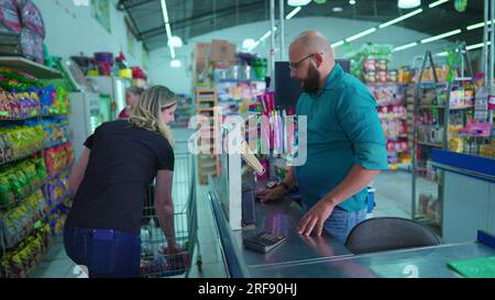 Interaction between Brazilian Female Shopper and Staff at South ...