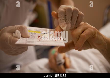 Biological compatibility test before a postoperative blood transfusion ...