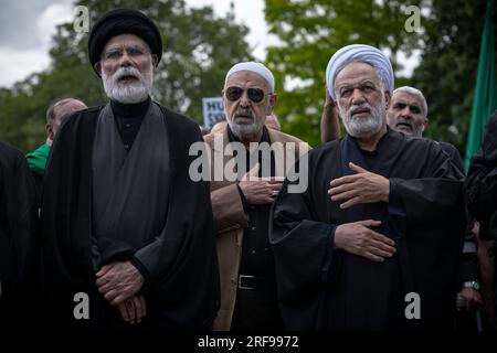 Hundreds of Shia Muslims gather at Marble Arch before setting off for ...