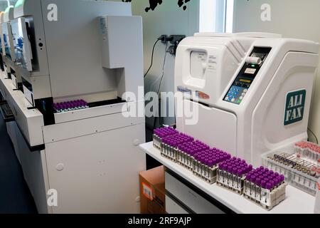 Technical platform of the Inovie 34 laboratory . Hematology tube sorter. NFS, blood count, VS ...