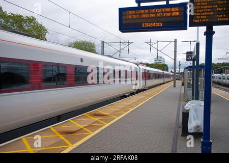 Stevenage Train Station - Railway Track Building - Adding new tracks at ...