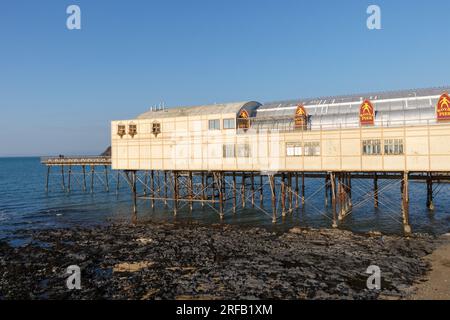 Aberystwyth Sea front and Royal Pier Stock Photo - Alamy