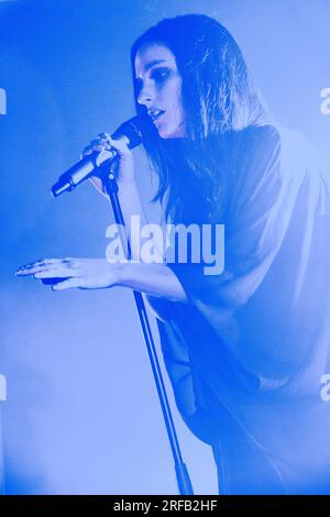 "Banks" female musician and singer from Los Angeles performing at ...