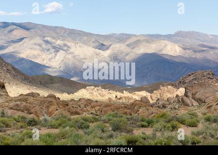 Light hitting rock formations in Alabama Hills Stock Photo - Alamy