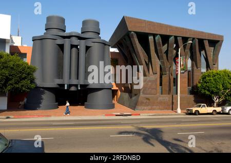 Chiat Day Building in Los Angeles by renowned architect Frank Gehry ...