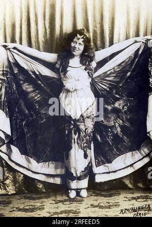 Loie Fuller. Portrait of the American dancer and pioneer of modern ...