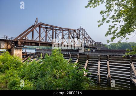 Railroad Swing Bridge On The Mississippi River Stock Photo - Alamy