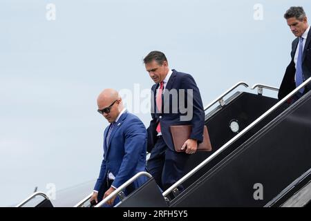 Former President Donald Trump's valet Walt Nauta and attorney Todd ...