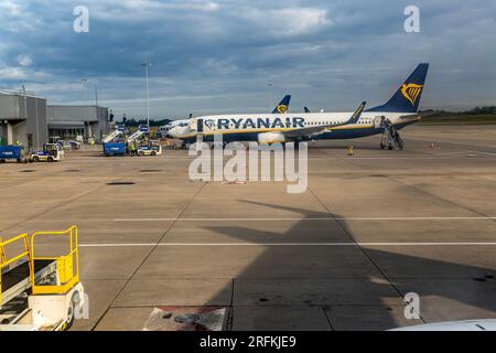 View through plane window Ryanair Boeing 737-8AS planes, London ...