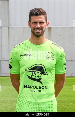 goalkeeper Louis Bostyn (1) of Zulte-Waregem, Ruud Vormer (25) of Zulte ...