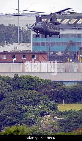 RAF Chinook from 28 Squadron RAF Benson load lifting an ex Royal Navy ...