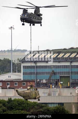 RAF Chinook from 28 Squadron RAF Benson load lifting an ex Royal Navy ...