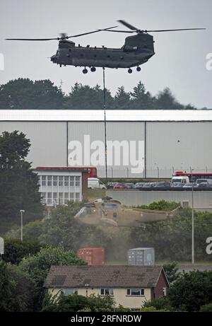 RAF Chinook from 28 Squadron RAF Benson load lifting an ex Royal Navy ...